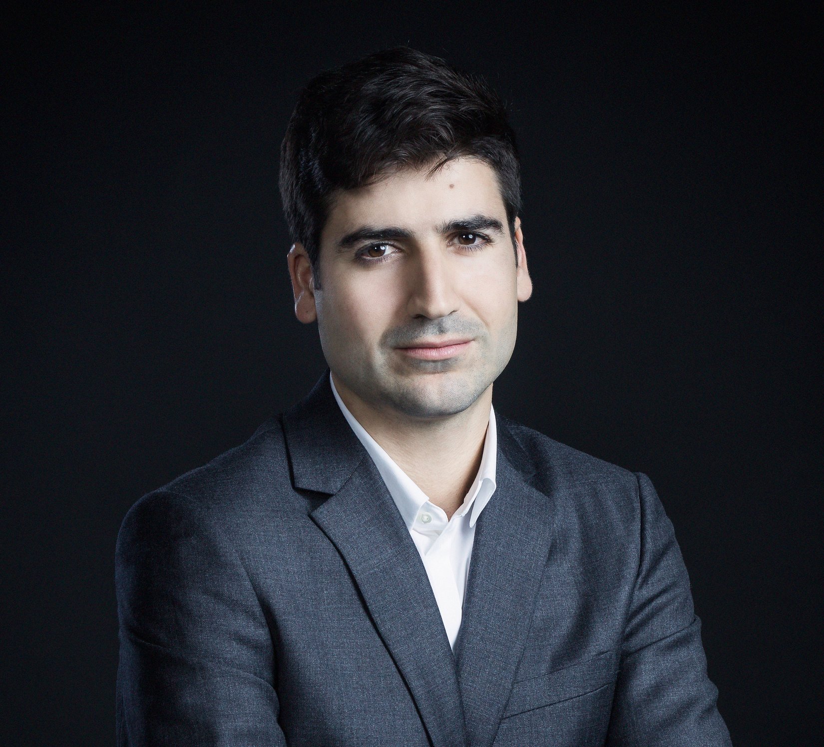 Why Insiders Have Their Crosshairs on Salesforce